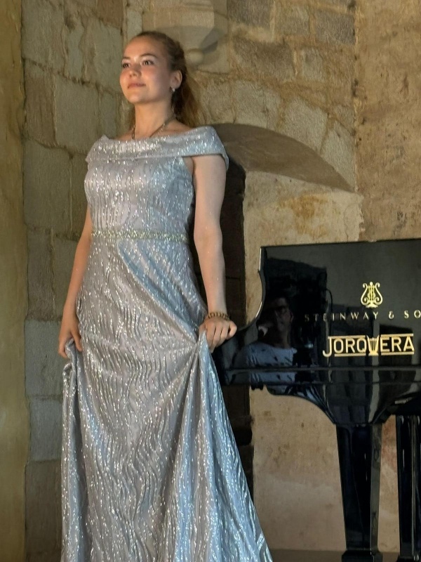„Eternul Eminescu” celebrat la Piatra Neamț de actrița Ioana Calotă ...